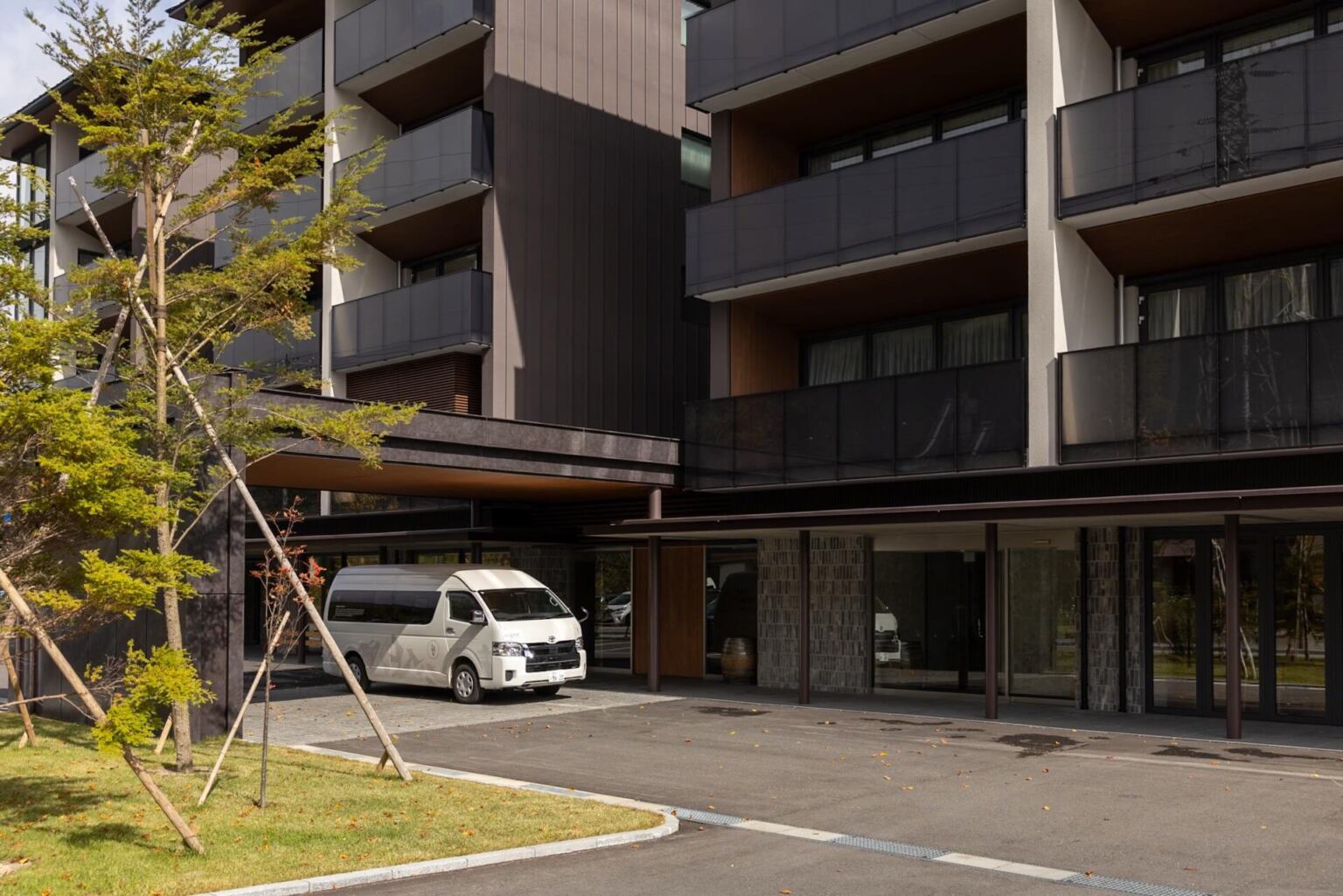 Skiing and Snowboarding - HOTEL LA VIGNE HAKUBA by Onko Chishin
